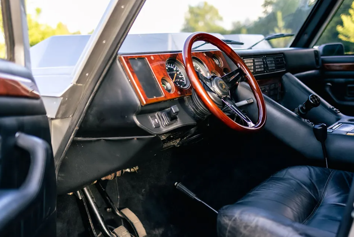 Lamborghini LM002 | Off-Road Luxury SUV & Title Loan Options